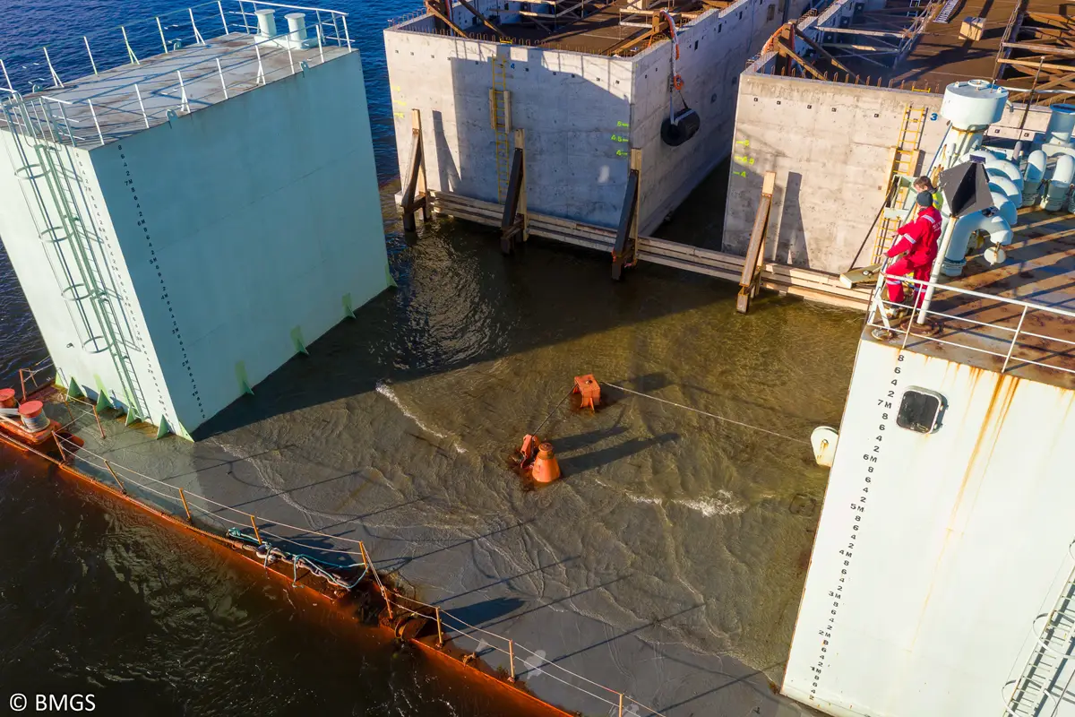 SEMI-SUBMERSIBLE BARGE UR 93 | LARGE INFRASTRUCTURE PROJECT IN FINLAND ...