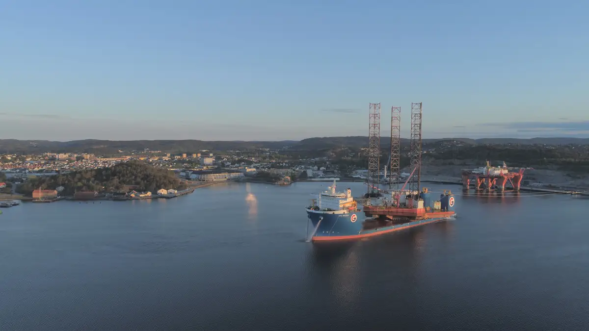 Transport of Cosl Rigmar to China - J.J. Ugland Construction