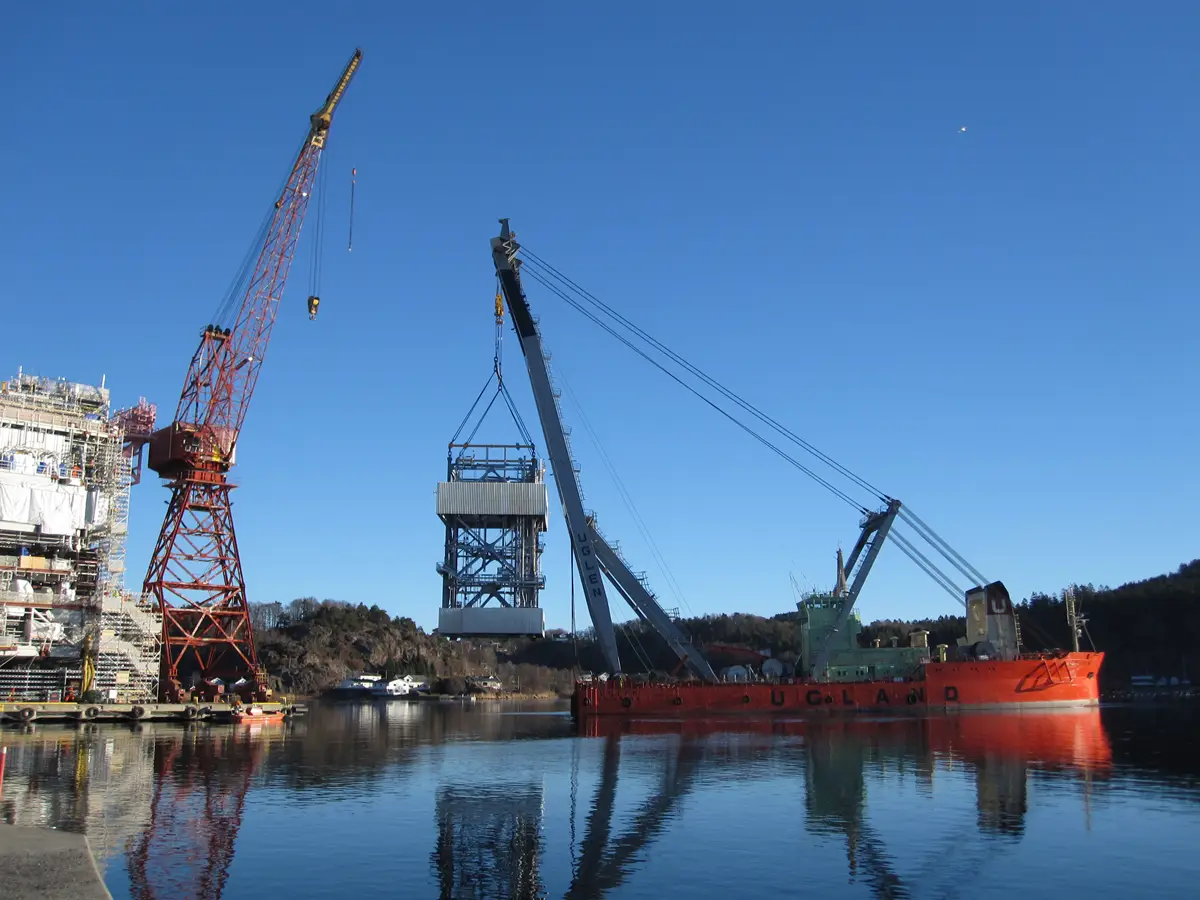 Johan Sverdrup derrick installation - J.J. Ugland Construction