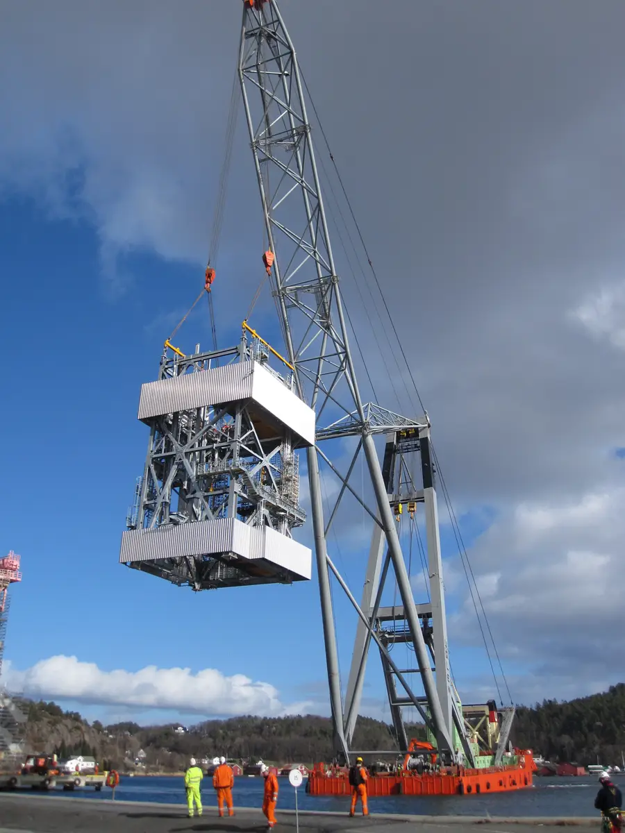 Johan Sverdrup derrick installation - J.J. Ugland Construction